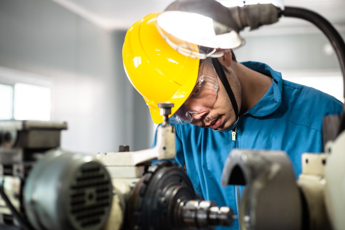 4 Benefits of Working With a Local Metal Fabricator